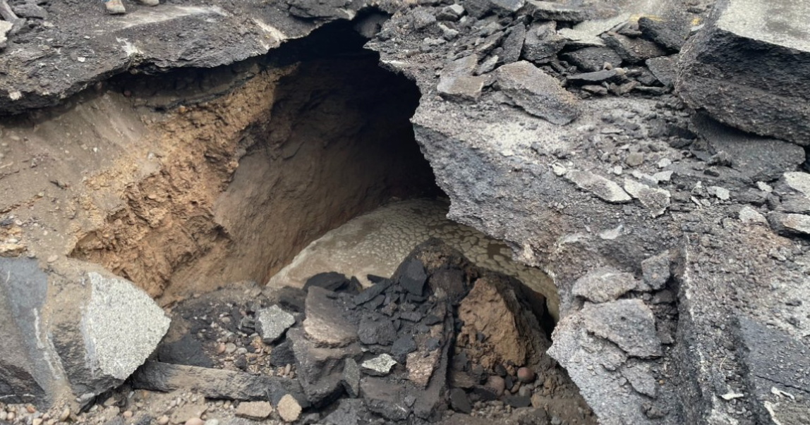 Sinkhole on West Side Highway caused halts to fright traffic