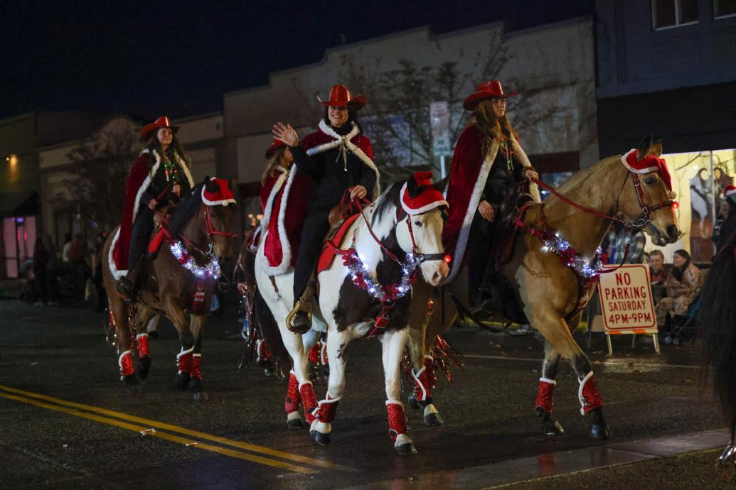 PHOTOS: Longview Downtowners’ Holiday Parade