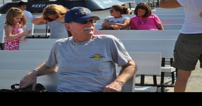 The Voice of the Hilanders: Kelso honors longtime announcer Rick Roberts