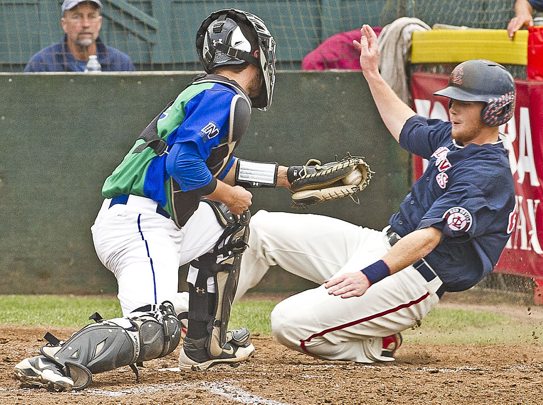 Red Devils beat Edmonds, move into title game