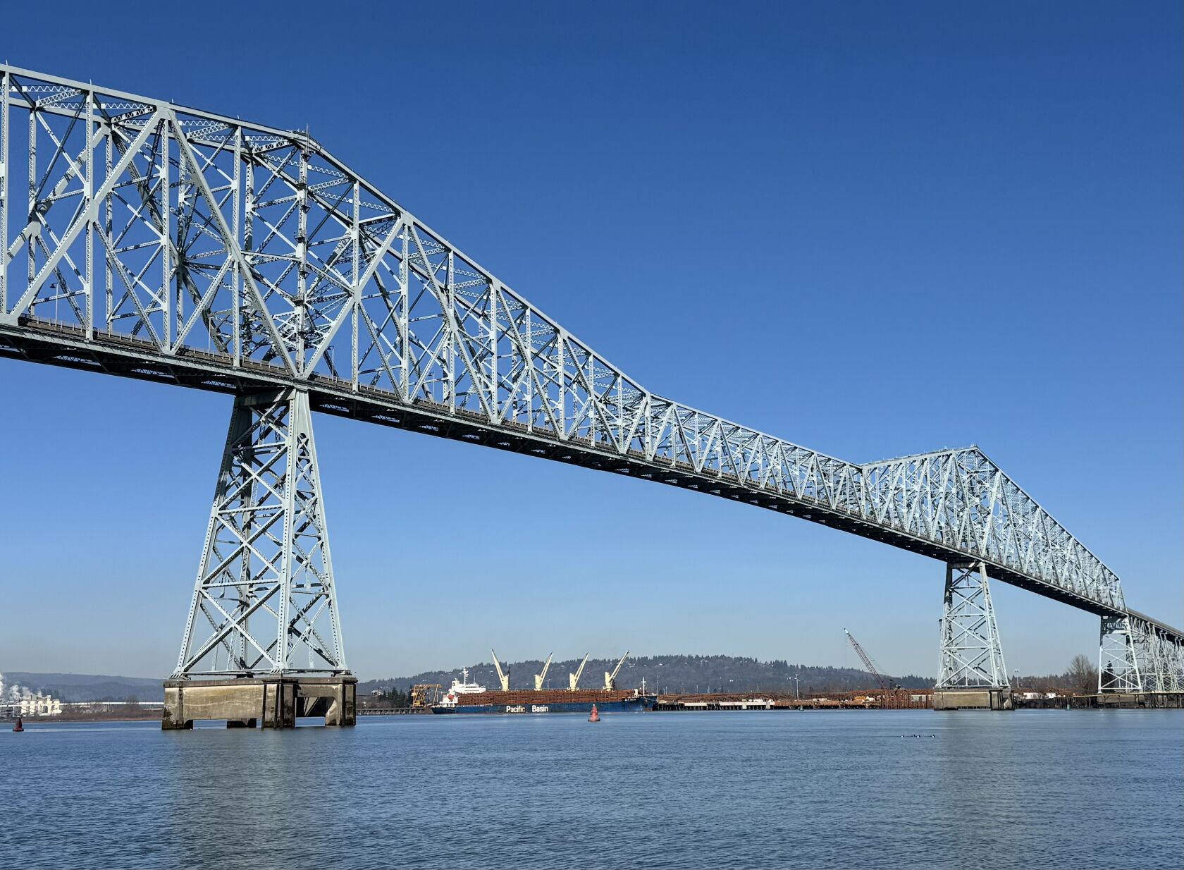 WA, Feds aim to protect Columbia River bridge from vessels
