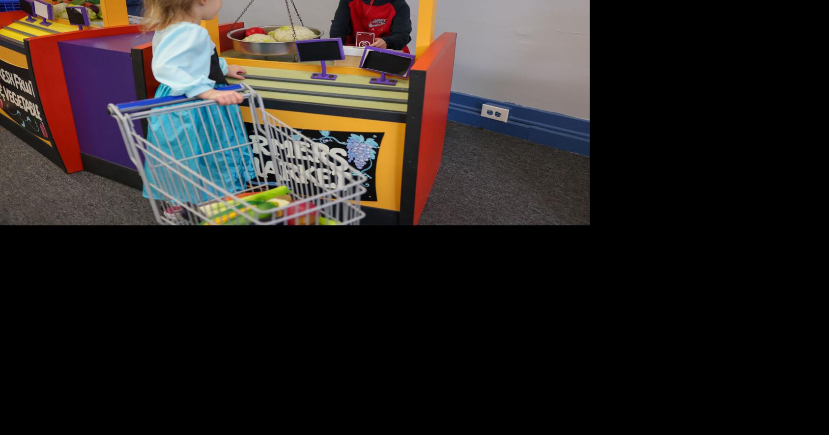 Kelso kids museum hosts holiday fundraiser with Santa, games