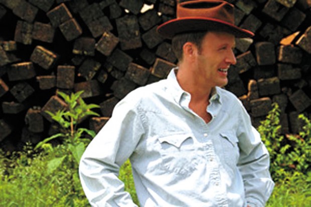 Cougar native Gary Bennett returns to sing country