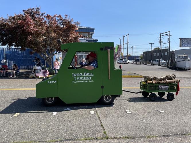 'Once in a lifetime' centennial parade hits Longview streets