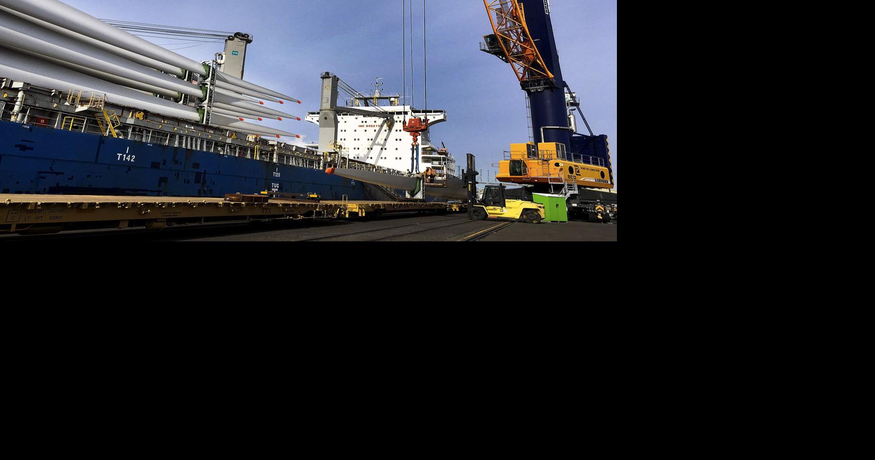 Port unloads longest wind blades to date in Longview