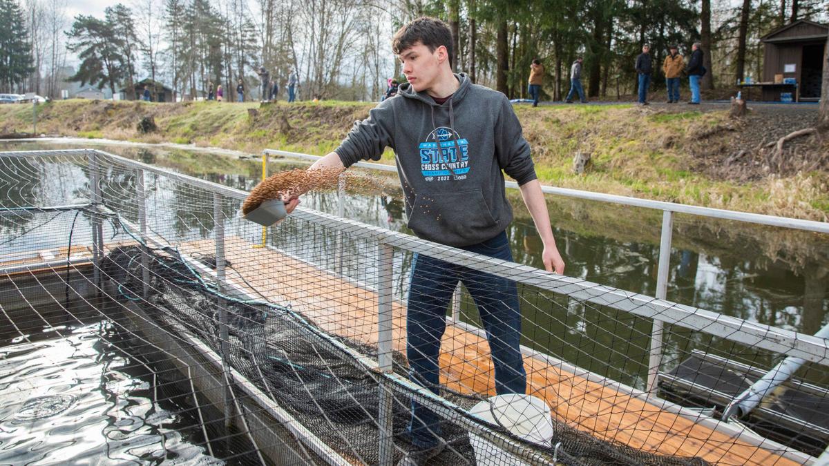 Onalaska students release thousands of fish in Carlisle Lake