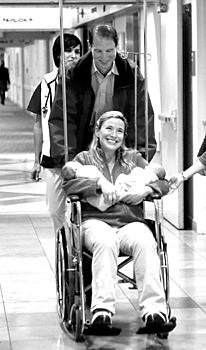 Wyden's absence for birth of twins lets Senate act