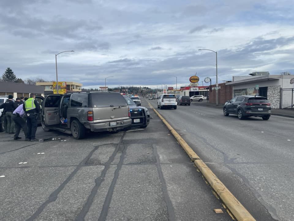 Longview police chase ends in crash, one man arrested