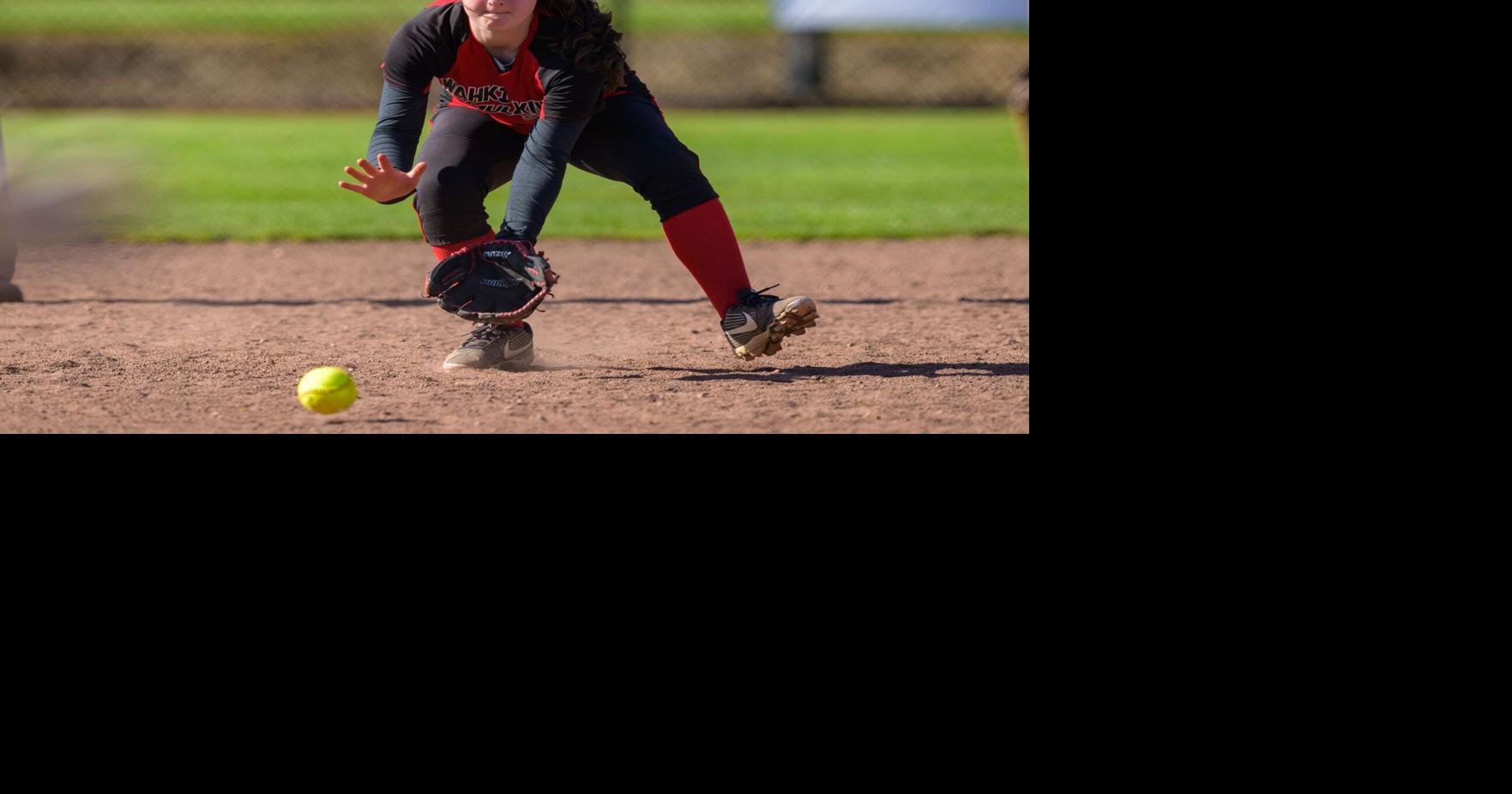 High School Softball Roundup: Ilwaco hits Wahkiakum with the big wave