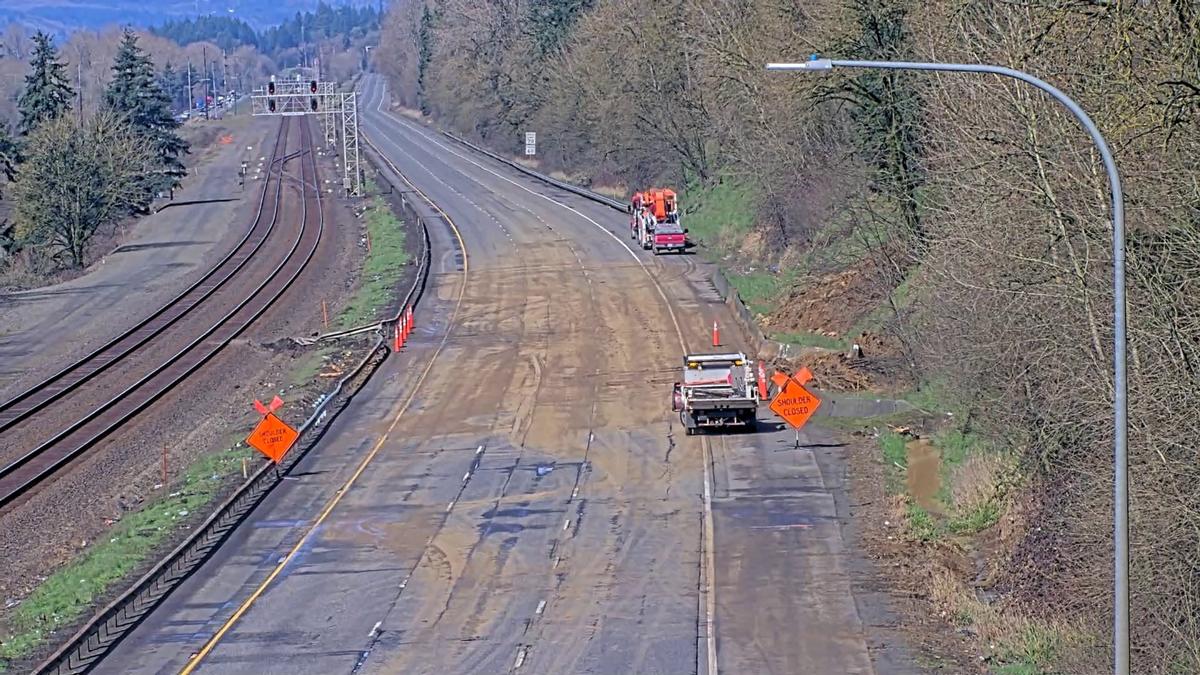 Northbound I-5 reopens after debris slide near Woodland
