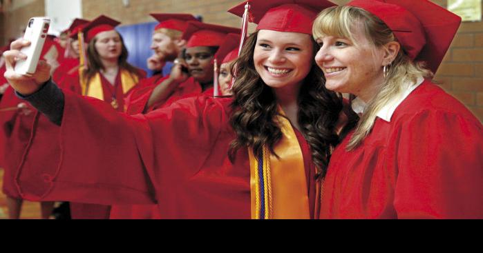Kalama mother, daughter graduate from LCC together