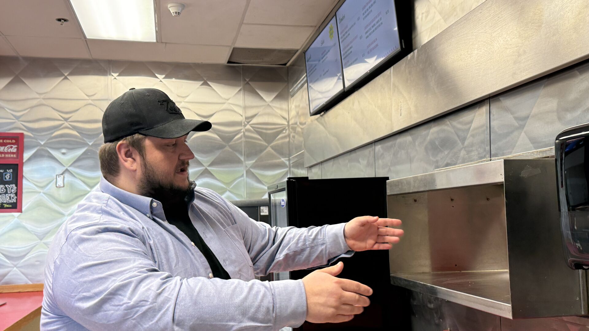 New burger shop to open Friday in Kelso mall