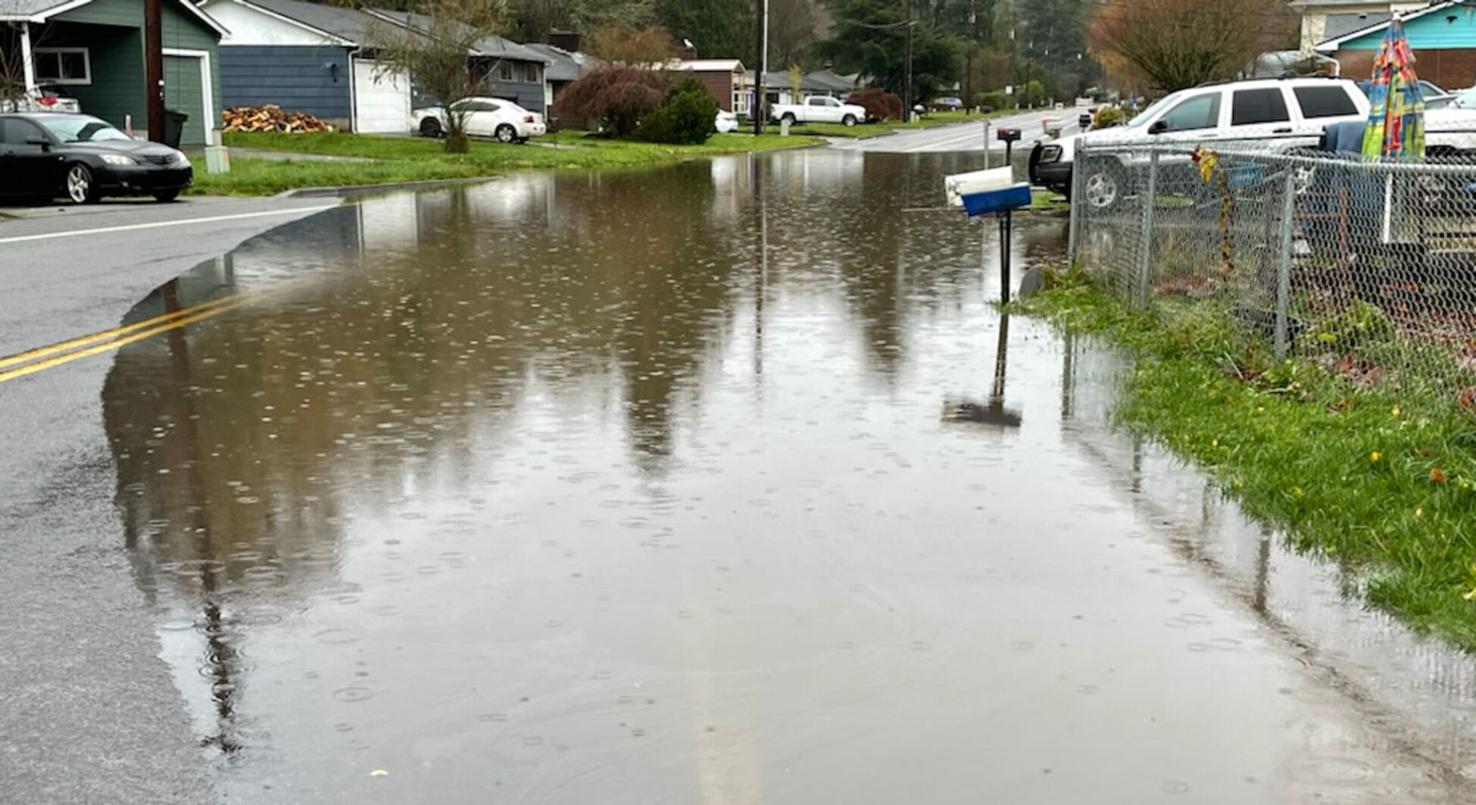 UPDATE: Flood warning issued for Cowlitz River in Kelso, as roads close