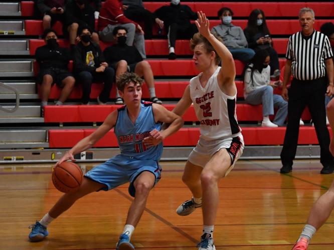 2A/1A Boys Basketball: Versatile Monarchs pull away to statement win