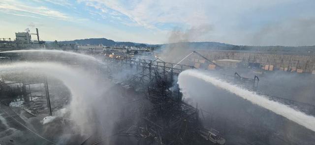 Fire reported at locomotive shop near Longview paper mill