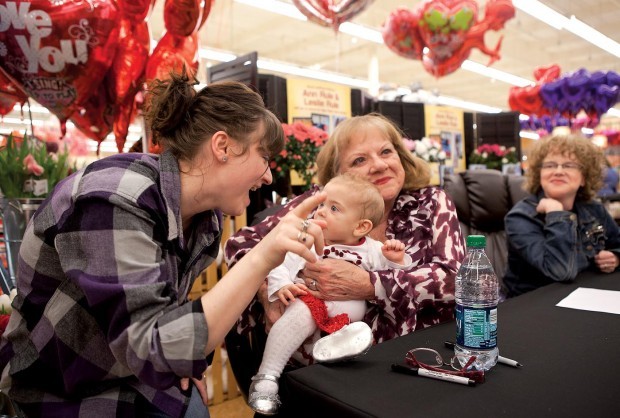 Rule fans line up for mother-daughter book signing