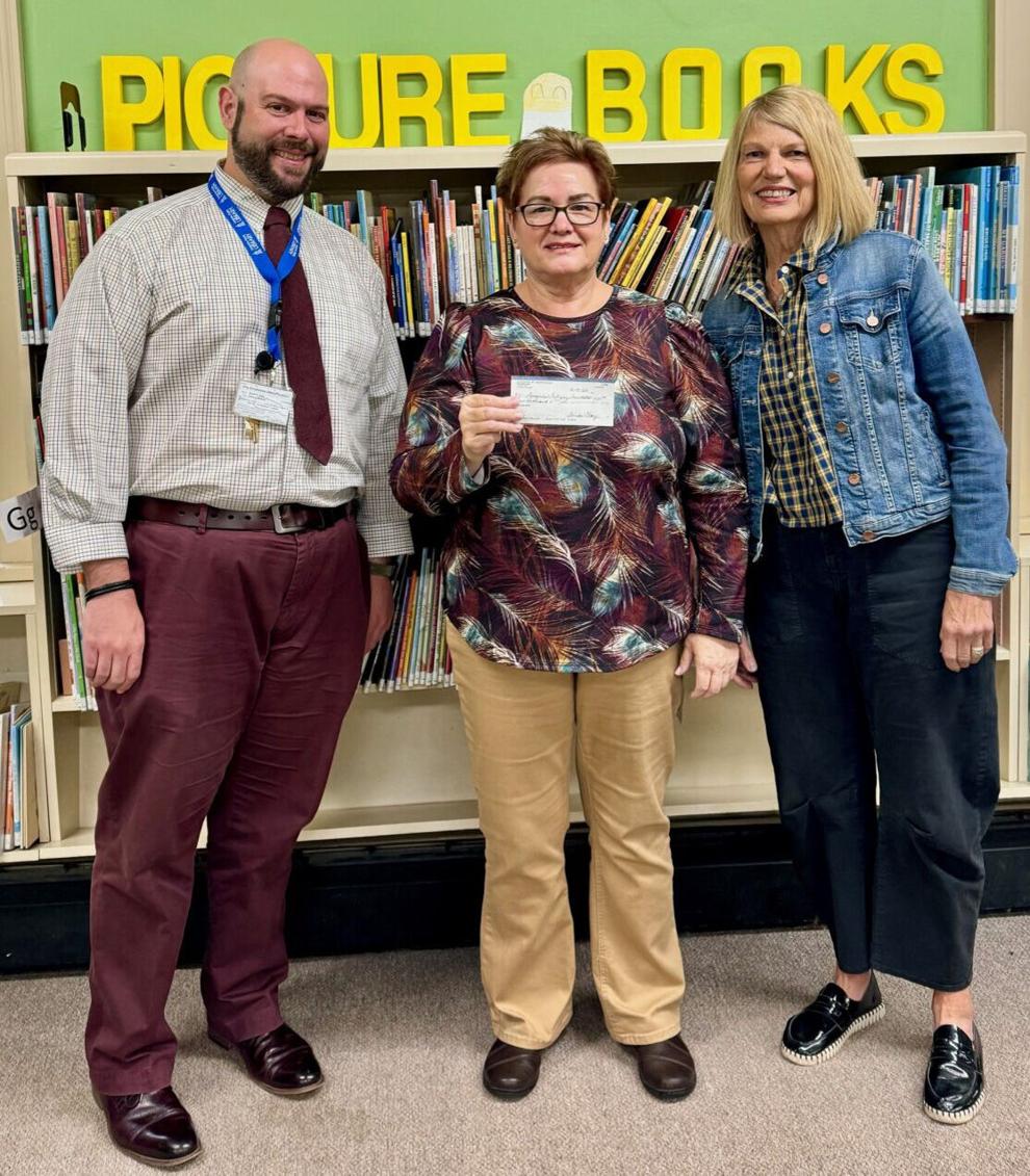 Altrusa donates another $1K to Longview mobile library