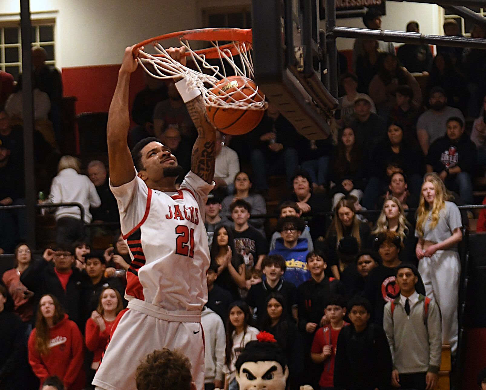 Jacks take care of Monarchs in boys basketball Tuesday