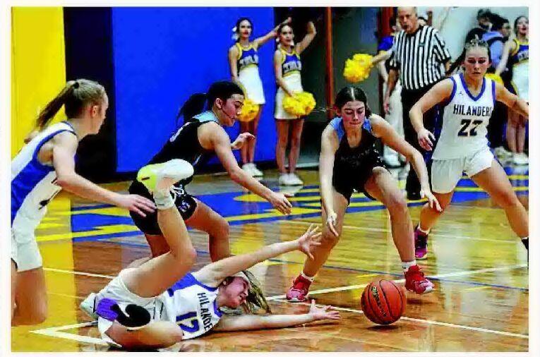 Monarchs clutch up late for win