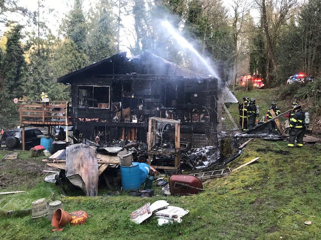 Kelso couple displaced by Friday afternoon house fire