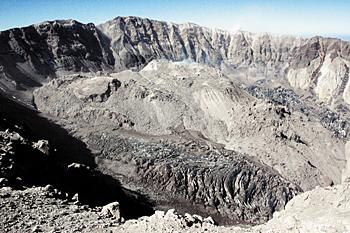 Mount St. Helens sluggishly churns out molten rock
