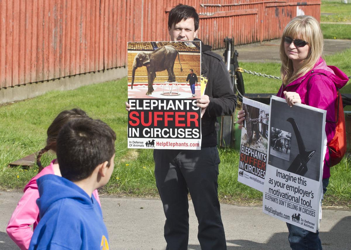 Group protests use of circus elephants at Longview show