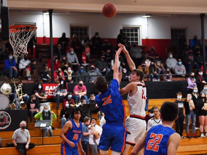 2A Boys Basketball: Ofstun drops 30, R.A. Long blows out Ridgefield