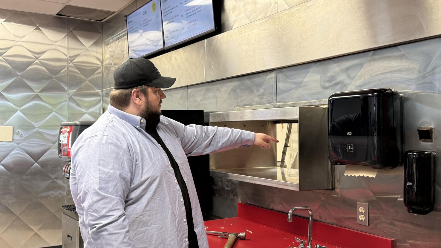 New burger shop to open Friday in Kelso mall