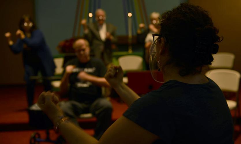 Deaf choir leader teaches Longview congregation to worship without ...