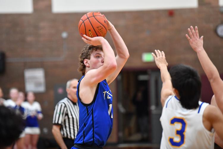 2B High School Boys Basketball: Toutle Lake falls victim to Chief ...