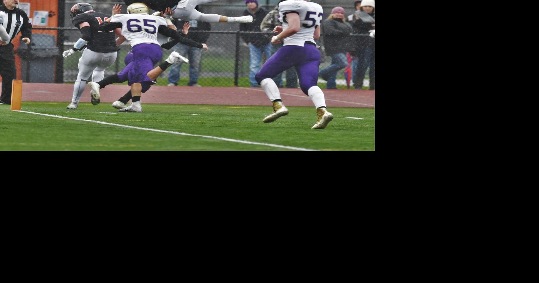 2B Football State: Chinooks come out on top in hard-hitting semifinal ...