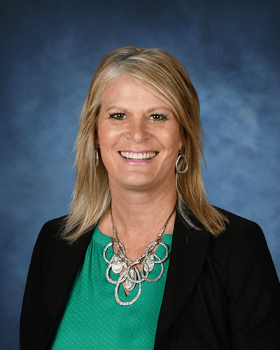 Superintendent Mary Beth Tack thanks Kelso School Board