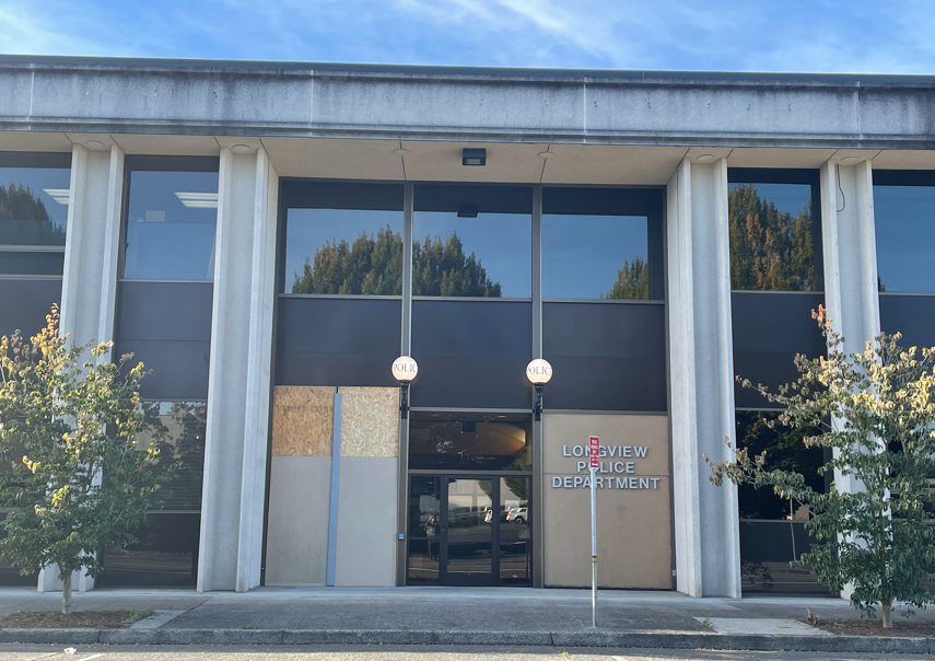 Police: Longview man takes sledgehammer to police station windows