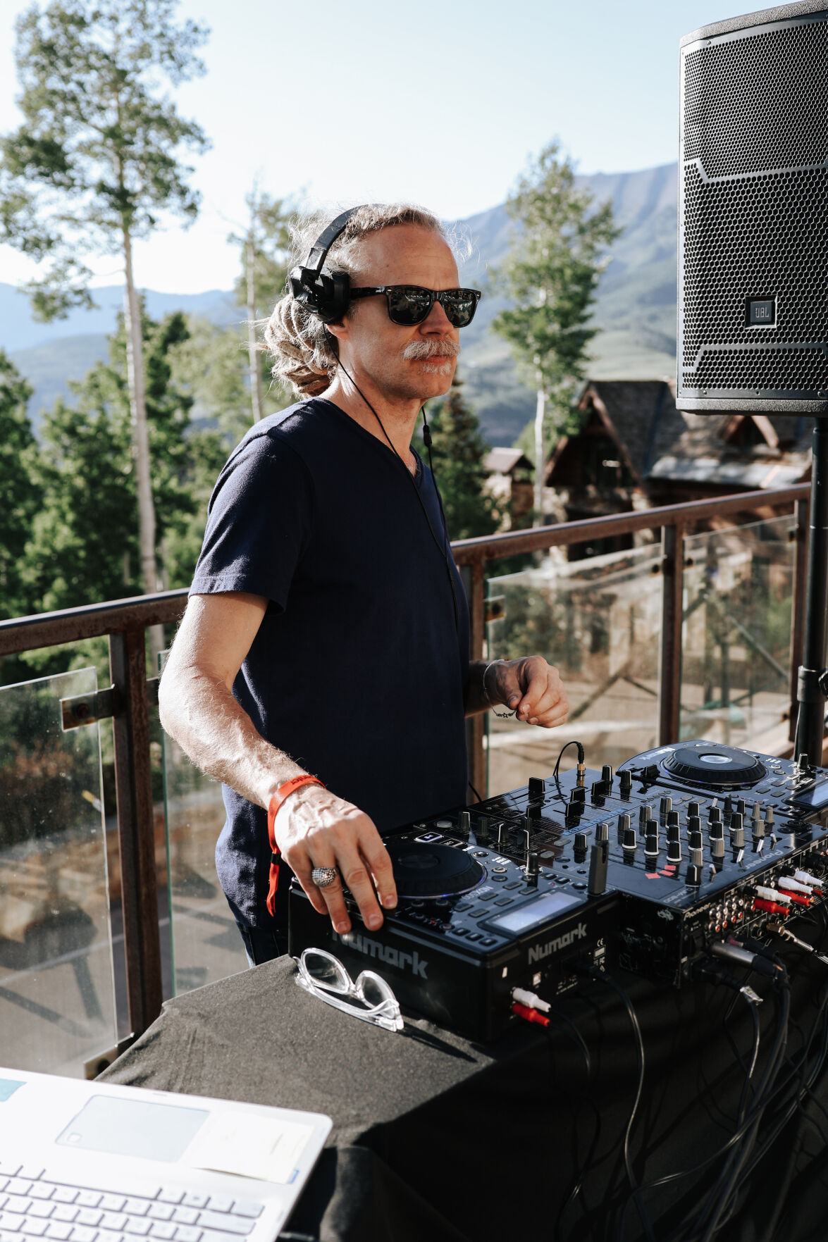 Valentine’s Day dance party features DJ Harry | A&E | telluridenews.com
