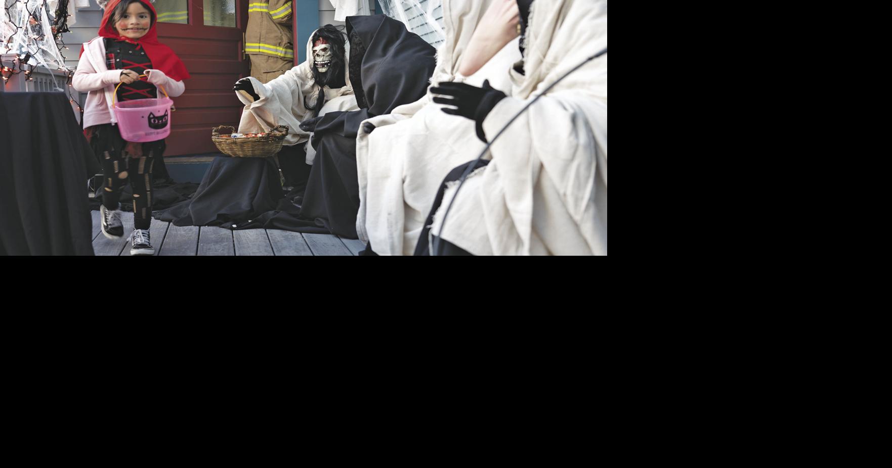 Parade cuts festive, adorable swath through town | Arts & Entertainment ...