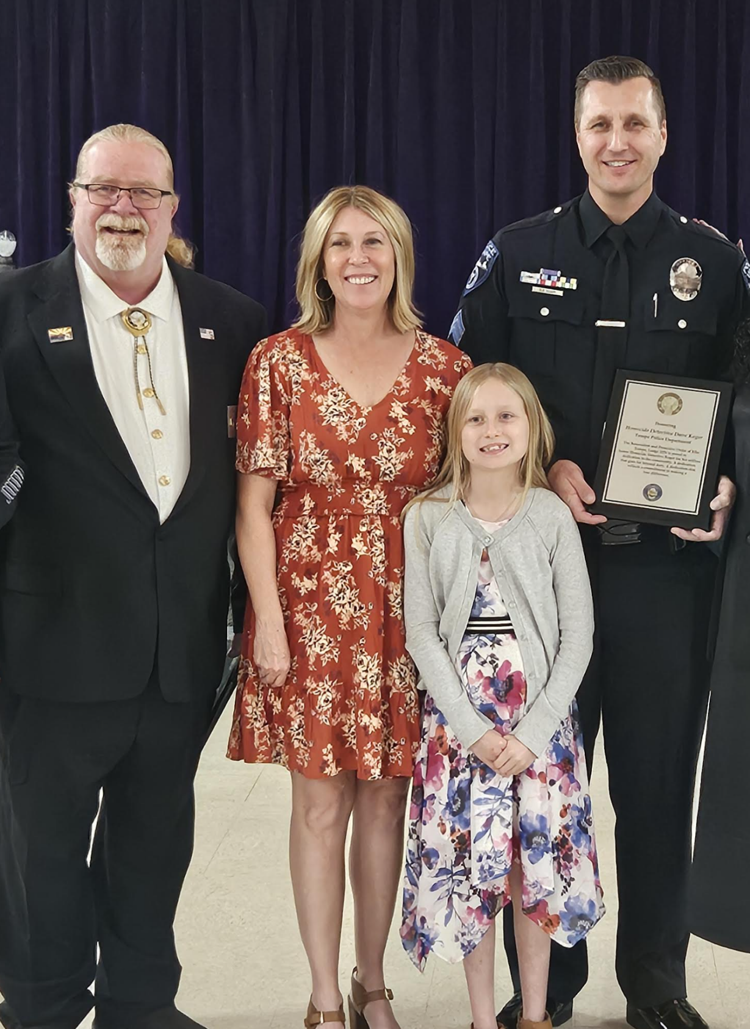Tempe Elks honor 2 first responders | Community | tempenews.com