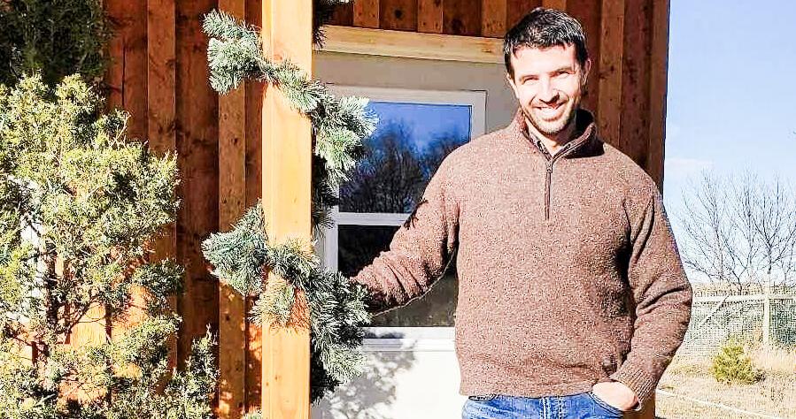Fallon oil painter hosting first–ever show in his own gallery at home ...