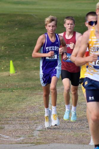 Cross country team takes on windy conditions | Sports | terrytribune.com