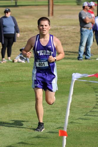 Cross country team takes on windy conditions | Sports | terrytribune.com