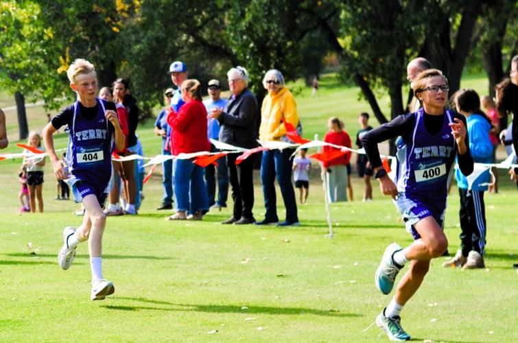 Cross country team takes on windy conditions | Sports | terrytribune.com