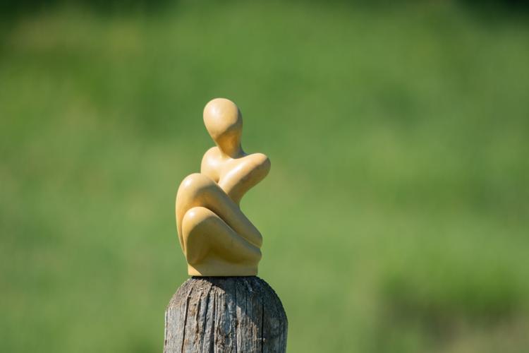 Fence post sculpture show brings Greg Geffner's art to the countryside ...