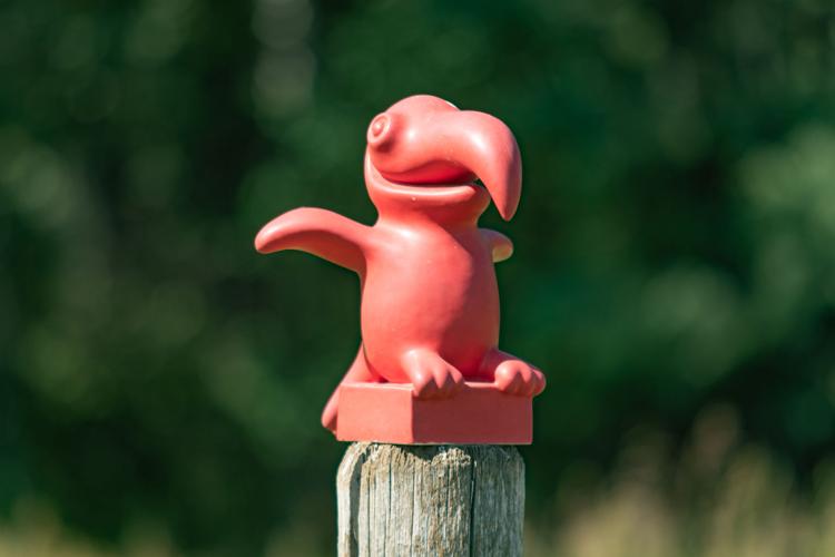 Fence post sculpture show brings Greg Geffner's art to the countryside ...