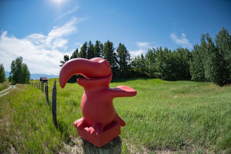 Fence post sculpture show brings Greg Geffner's art to the countryside ...