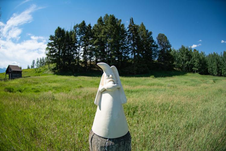 Fence post sculpture show brings Greg Geffner's art to the countryside ...