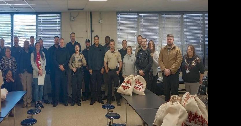 Local groups provide Christmas to Stoner-Thomas students | Education ...