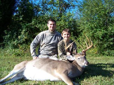 Father creates memories while deer hunting with his children | Sports ...