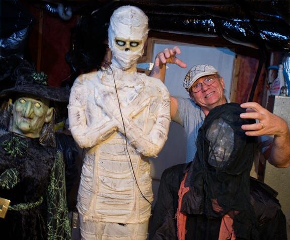 Man celebrates Halloween with display | Features | the-dispatch.com