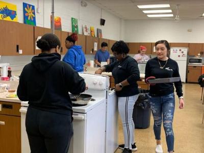 Lexington High students cook breakfast for homeless | News | the ...