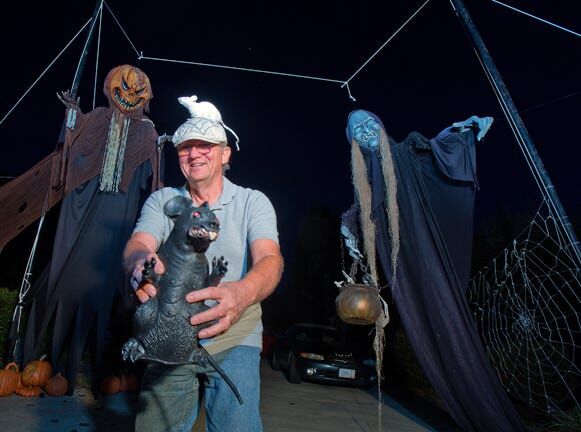 Man celebrates Halloween with display | Features | the-dispatch.com