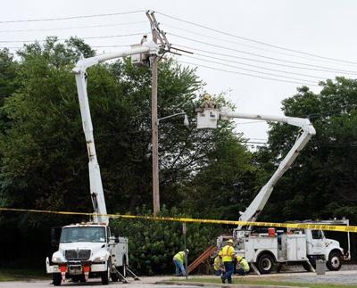 Workers fix power pole | News | the-dispatch.com